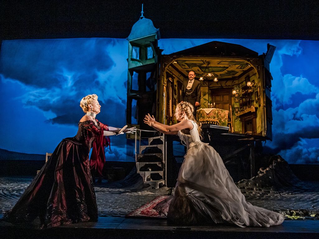 The Crown director brings An Inspector Calls to Glasgow | News | What's ...