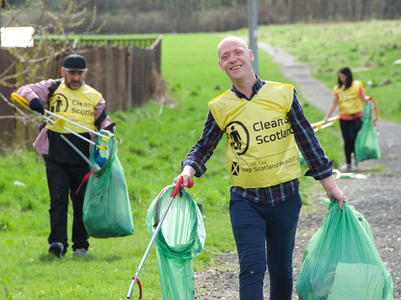 Big Spring Clean brings out more than 1000 volunteers | News | What's ...