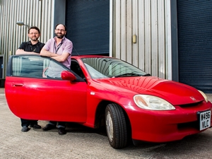 Glasgow Museums takes delivery of rare Honda Insight MK1 Hybrid Car ...